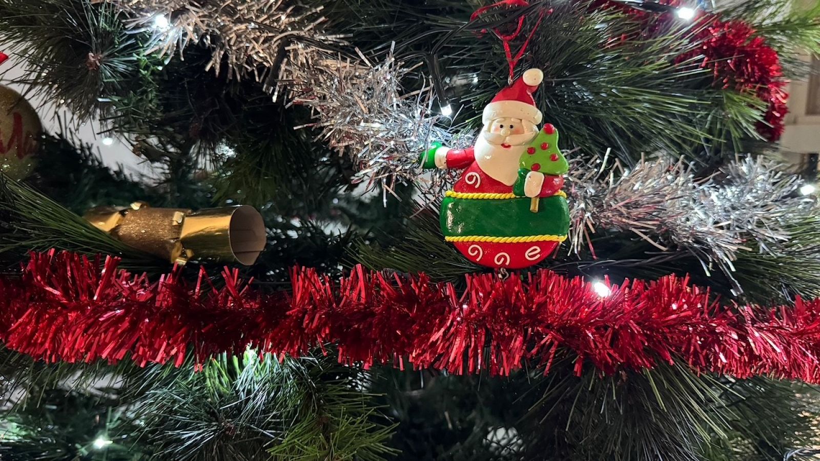 Energex and Ergon urge safe Christmas light setup to prevent electrical ...